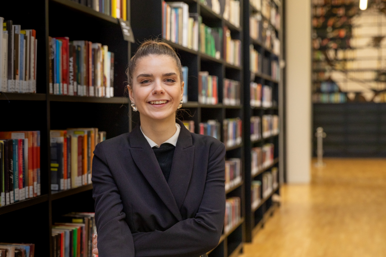 Jolitos Vaitkutės instaliacijos, skirtos Mikalojui Konstantinui ...